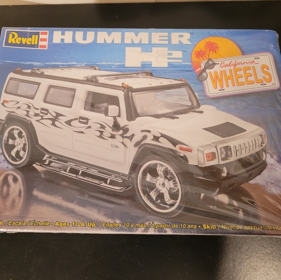 Revell | Toys | Revell 25th Scale Hummer H2 Model Kit 852867 | Poshmark
